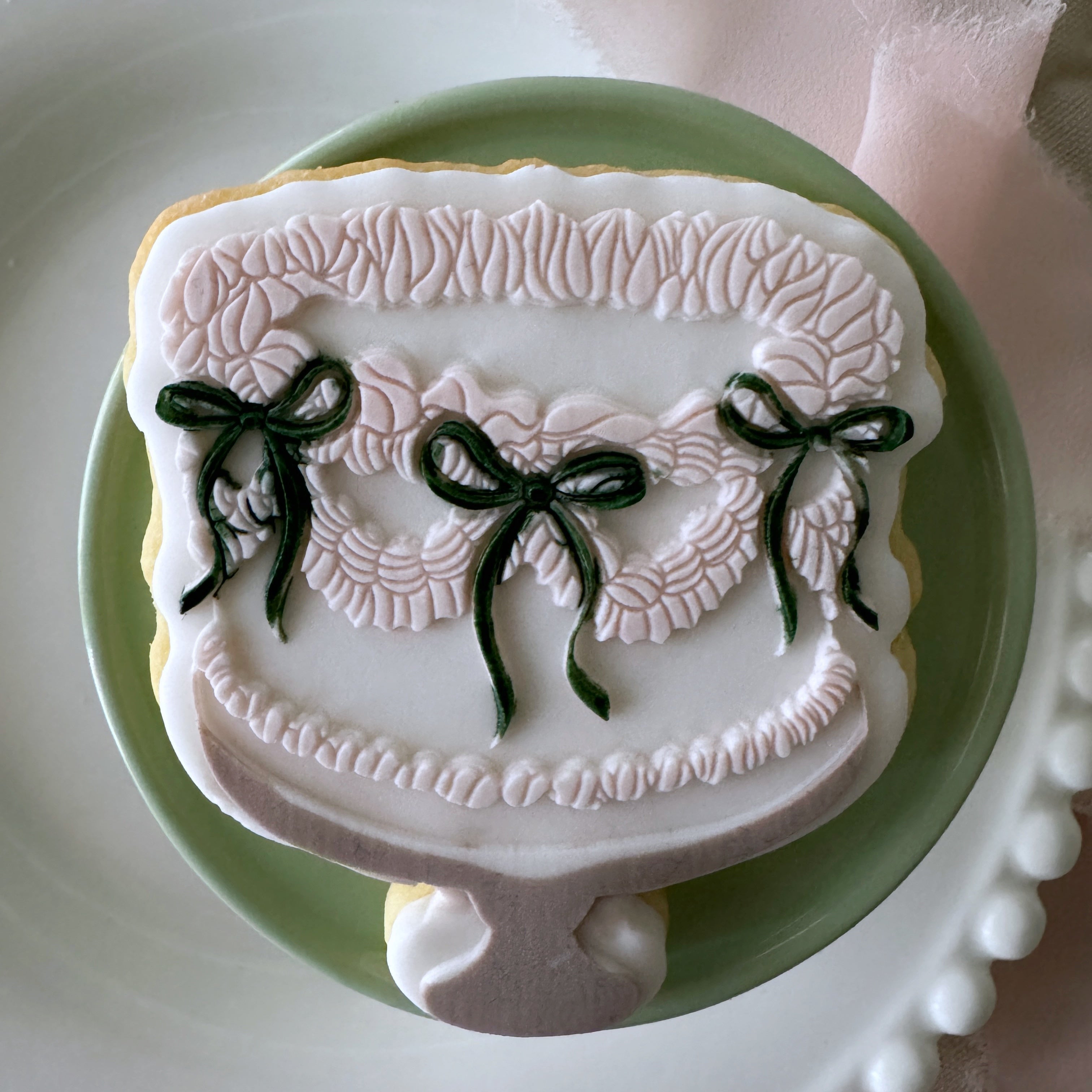 Lambeth Bow Cake Cookie Stamp & Cutter – Kuki Creative Pty Ltd